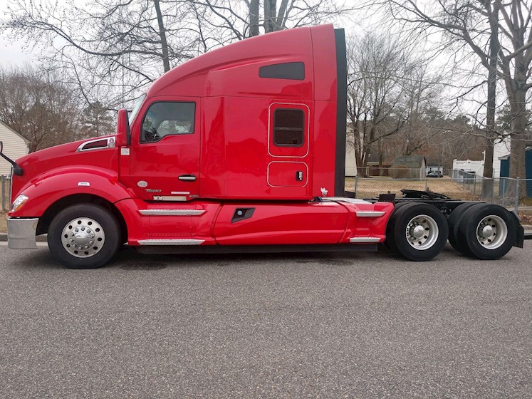 Kenworth T680 Red